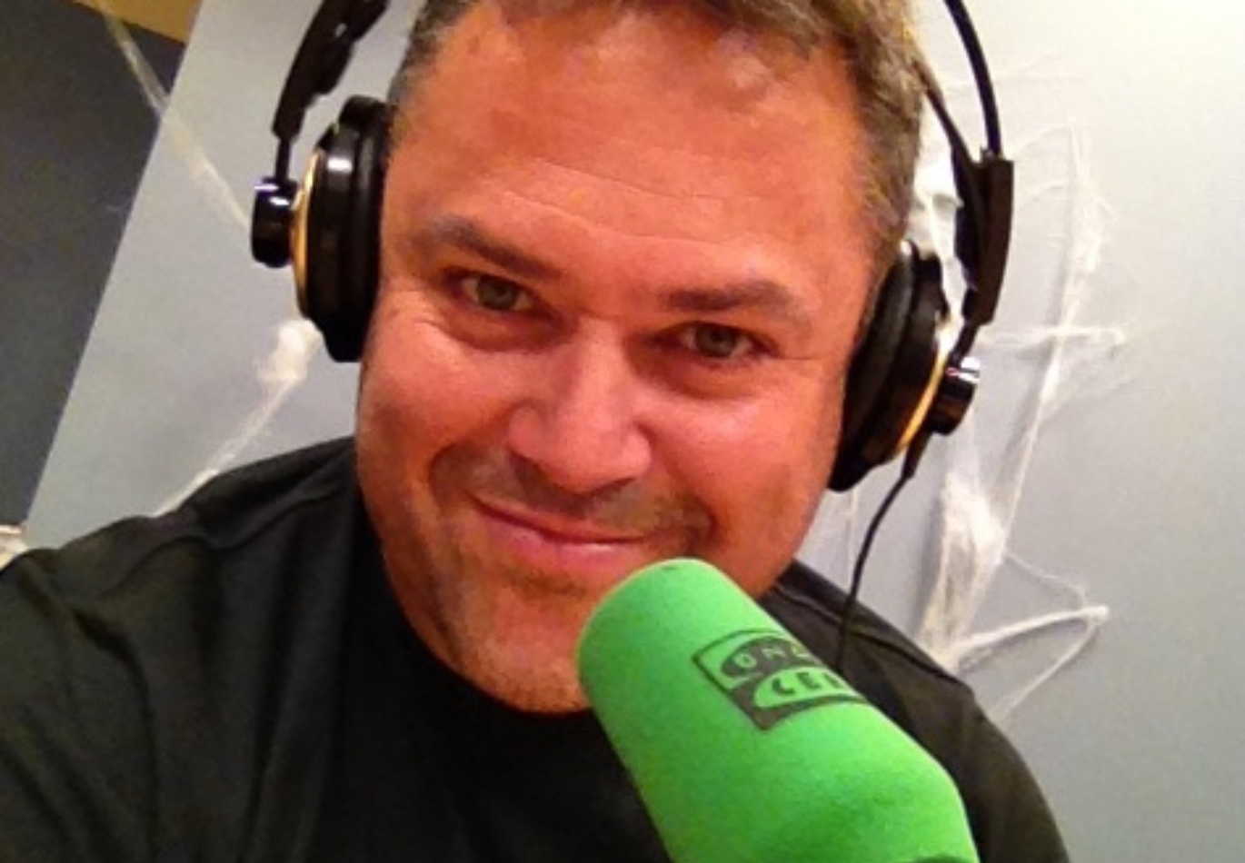ENTREVISTA EN ONDA CERO - KARLOS SIMÓN